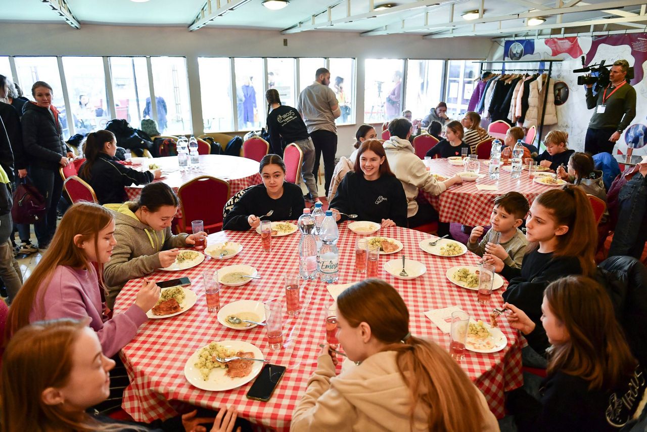 Circus solidarity: Ukrainian performers find home in Hungary