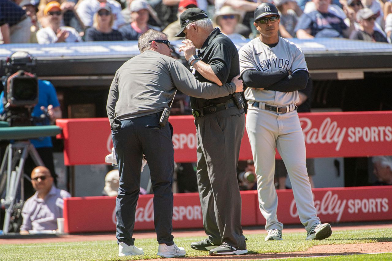 MLB ump Vanover still in hospital after hit in head by throw
