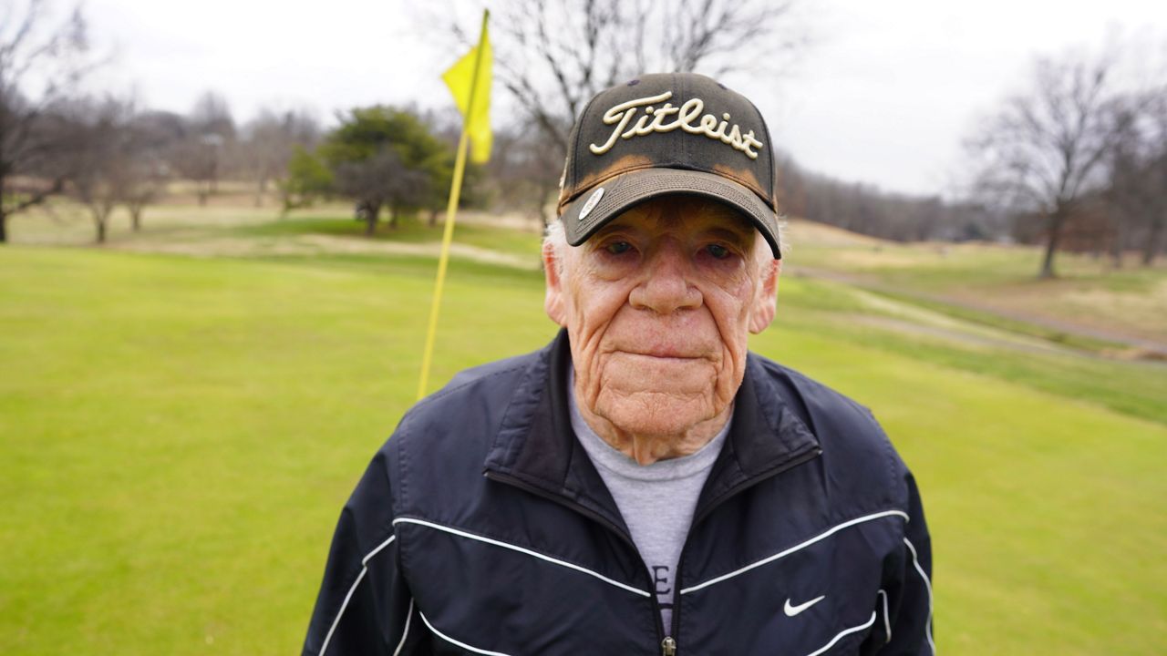 Kentuckians enjoy round of golf during warm January day