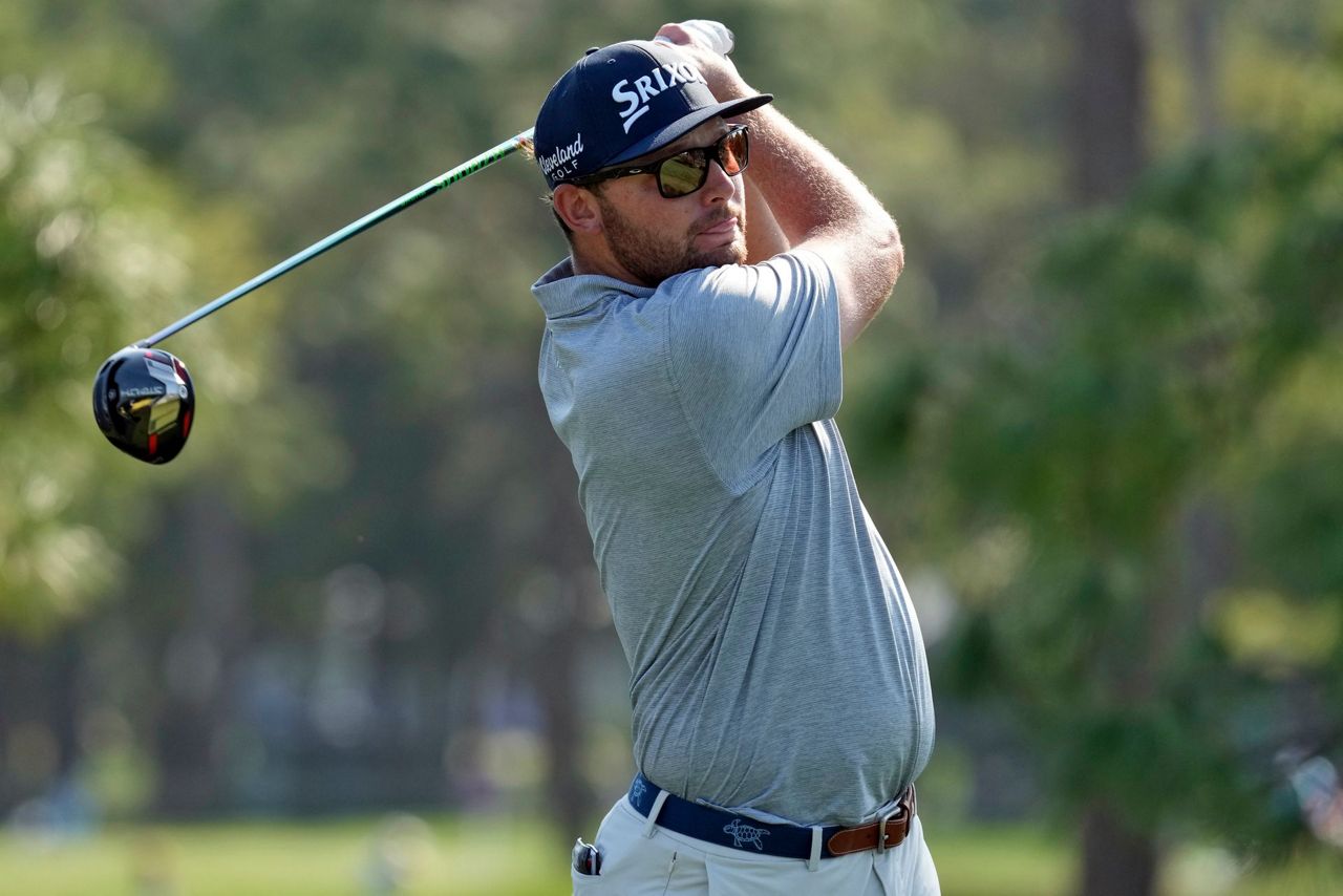 Hadwin builds an early one-shot lead at Valspar Championship