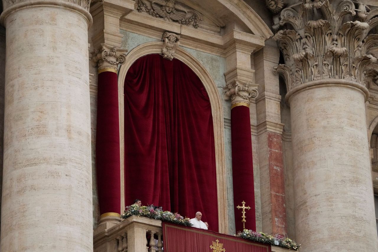 Pope Francis blasts the weapons industry as he makes a Christmas appeal ...