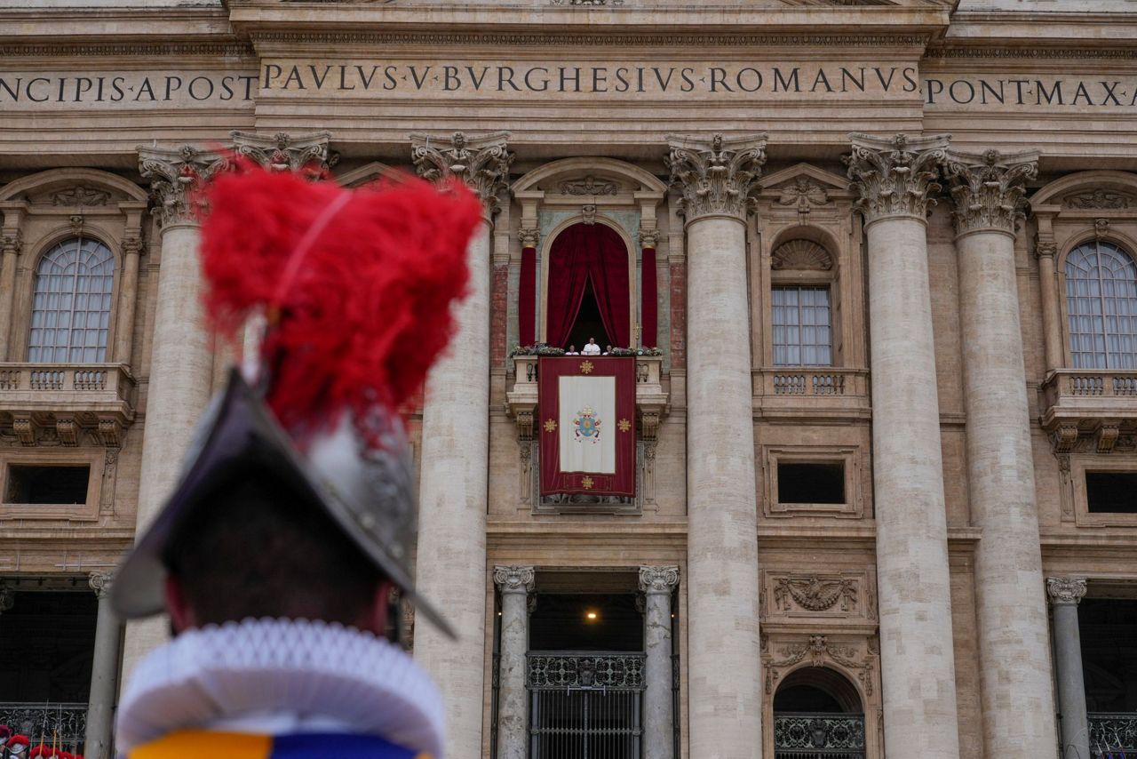 Pope Francis blasts the weapons industry as he makes a Christmas appeal ...