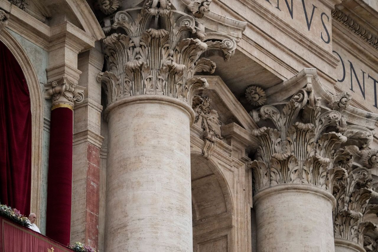 Pope Francis blasts the weapons industry as he makes a Christmas appeal ...