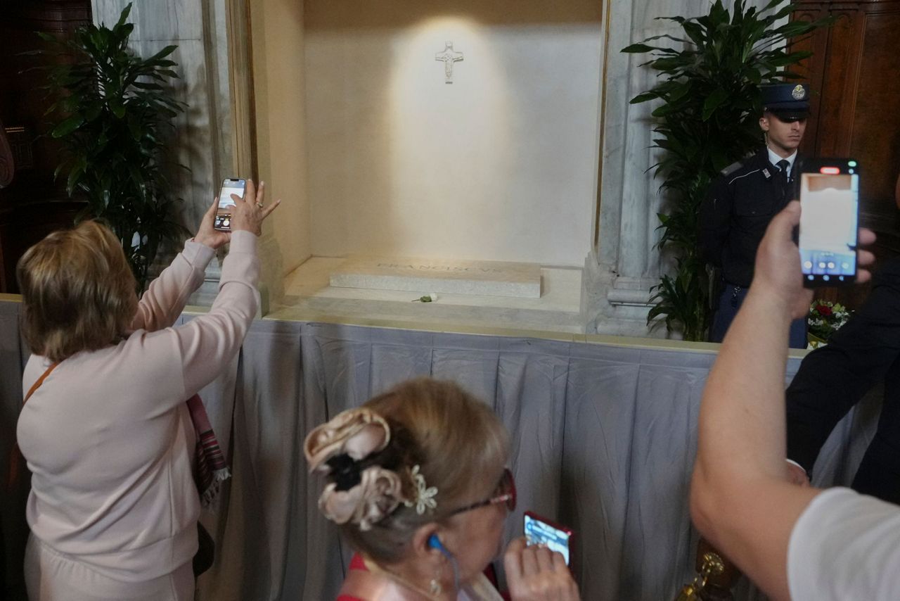 Catholic faithful pay respects to Pope Francis as his tomb opens to the ...