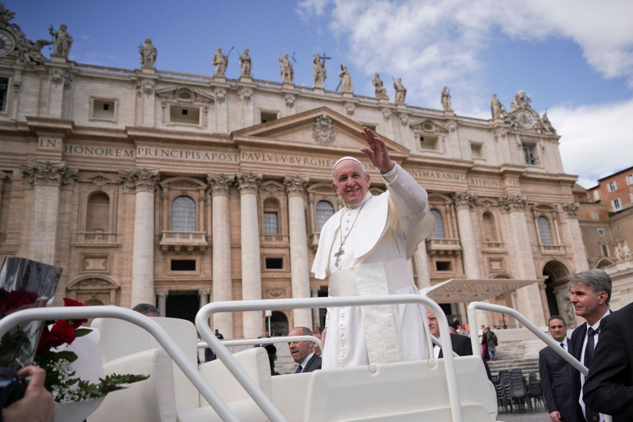 Pope allows ring kissing after earlier pulling hand away