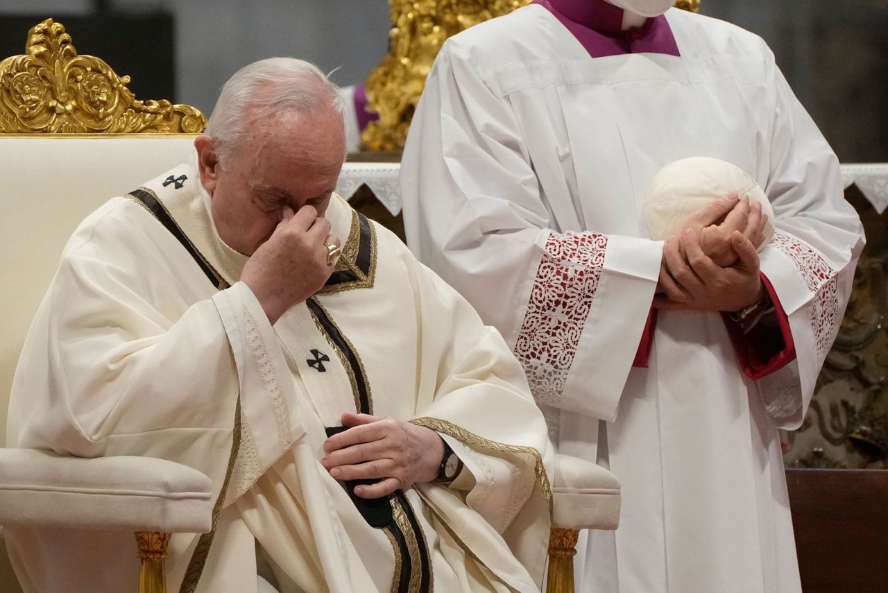 Pope marks Holy Thursday ahead of prison feet-washing ritual