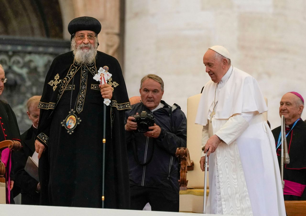 Catholic, Orthodox Coptic popes offer joint Vatican blessing