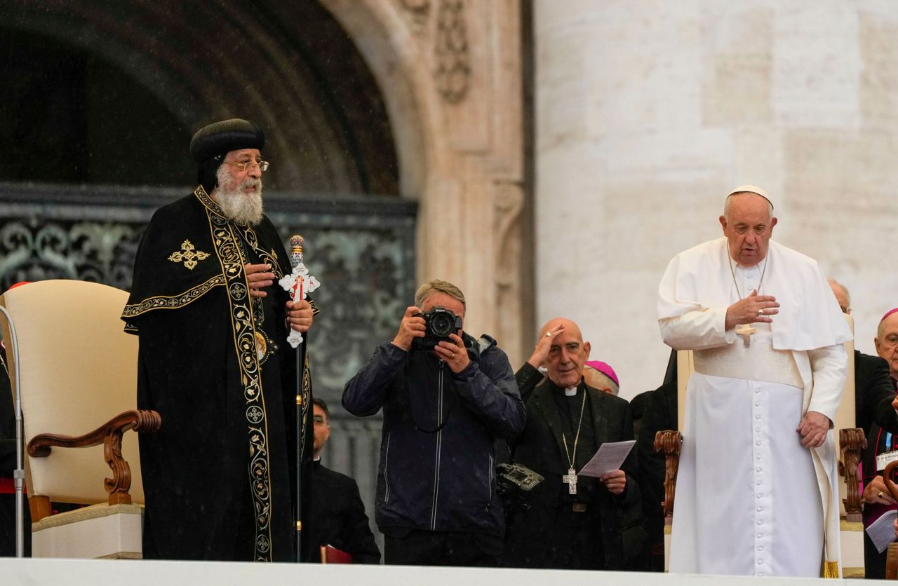 Catholic, Orthodox Coptic popes offer joint Vatican blessing