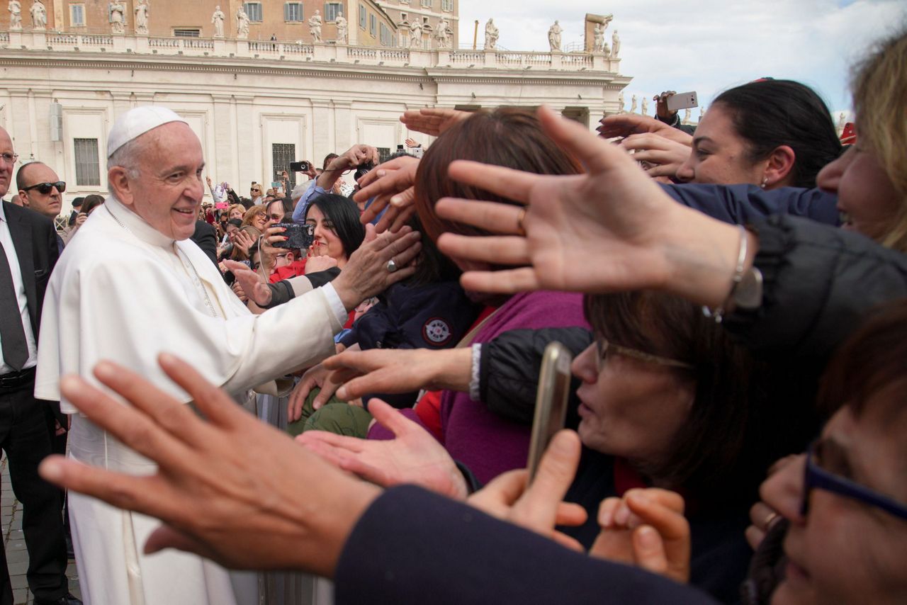 Pope allows ring kissing after earlier pulling hand away