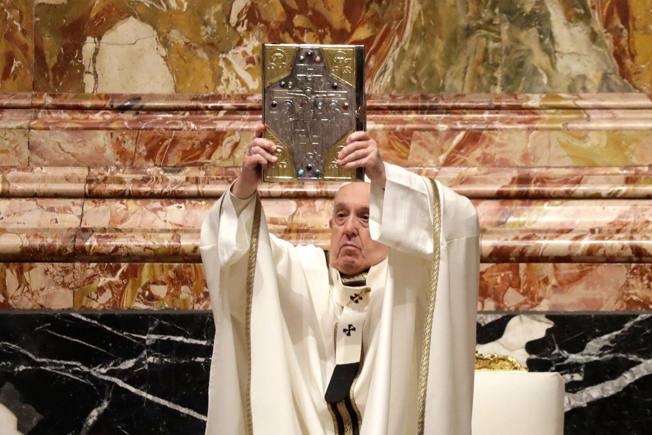 Pope opens final Holy Week services, skips Last Supper rite