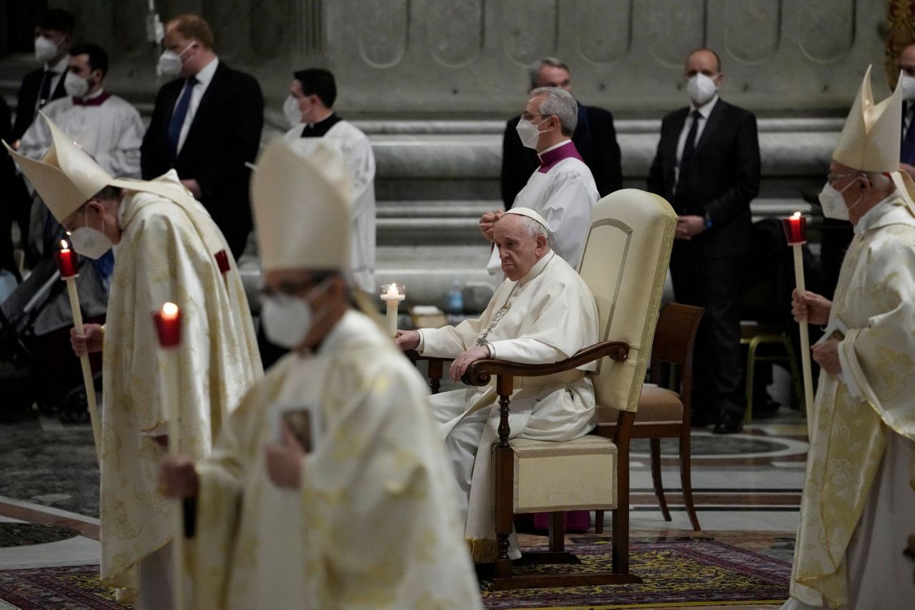 Ukrainian mayor and lawmakers attend Vatican Easter vigil