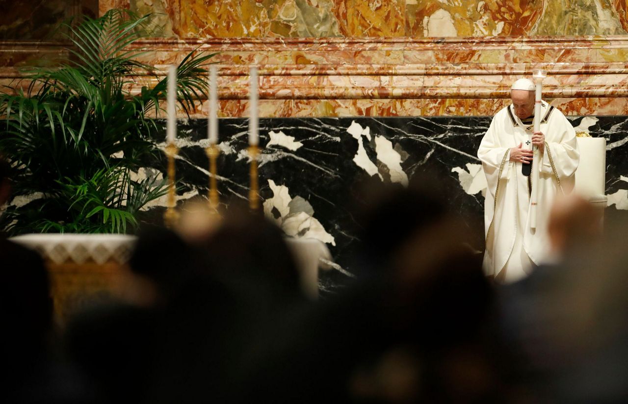 Pope urges hope amid 'darkness' of pandemic in Easter vigil
