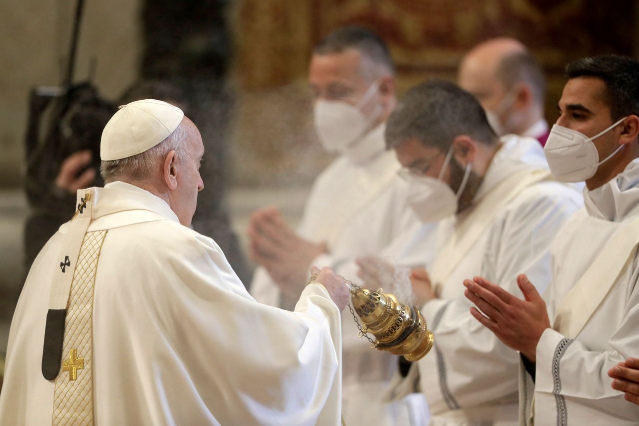 Pope ordains 9 priests, saying: stay humble, compassionate