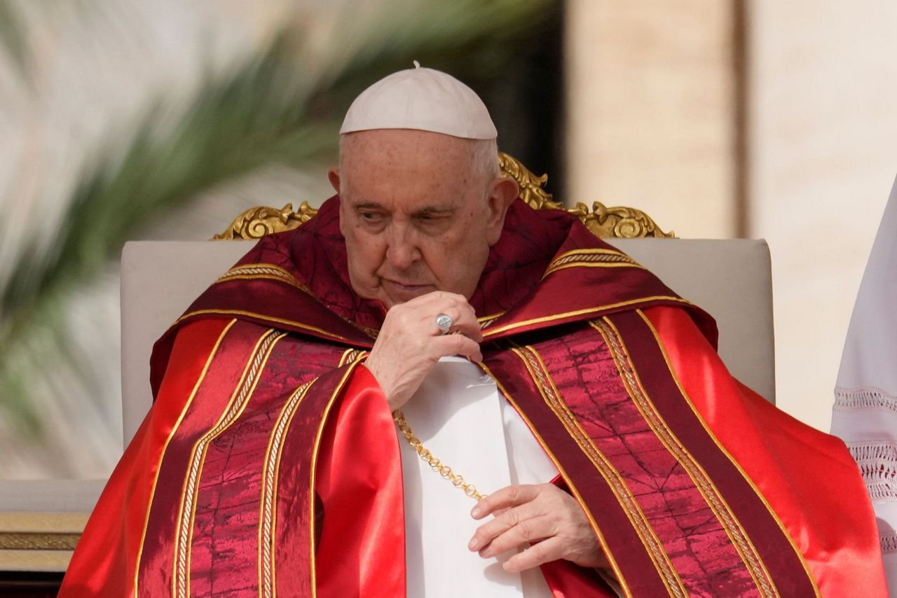 Rebounding Pope Francis begins Palm Sunday Mass at Vatican