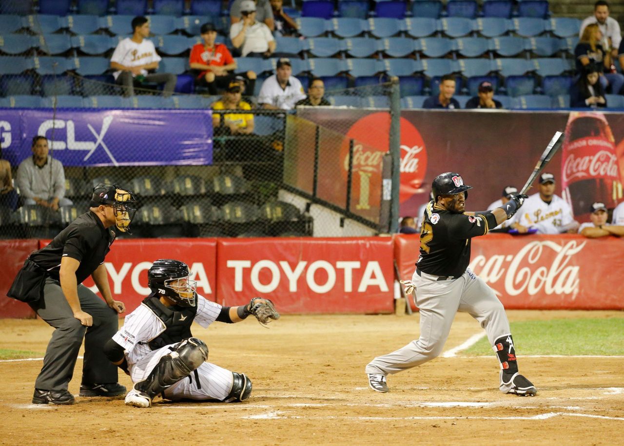 Crisis throws curve ball at opening of Venezuelan baseball