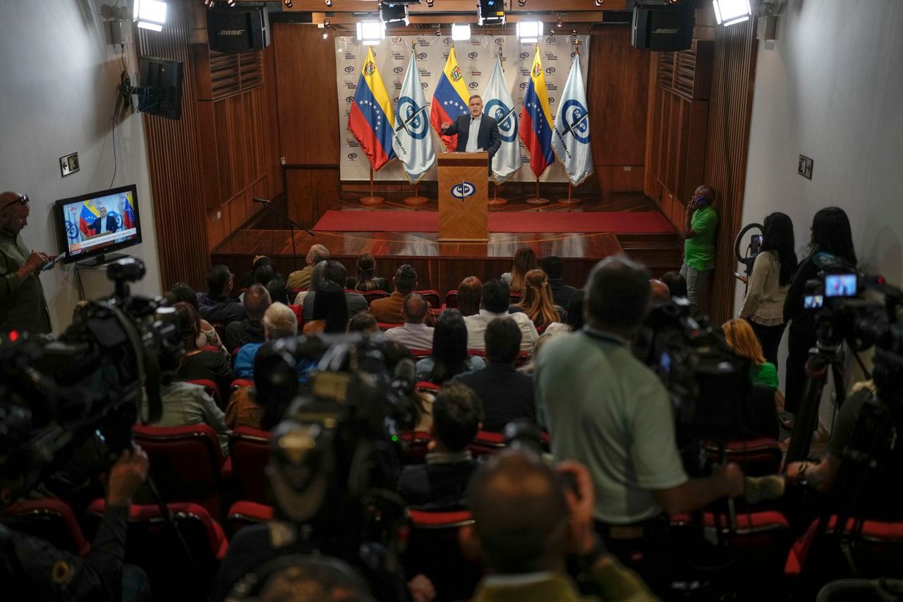 Venezuela: 21 officials, businessmen arrested in oil scheme