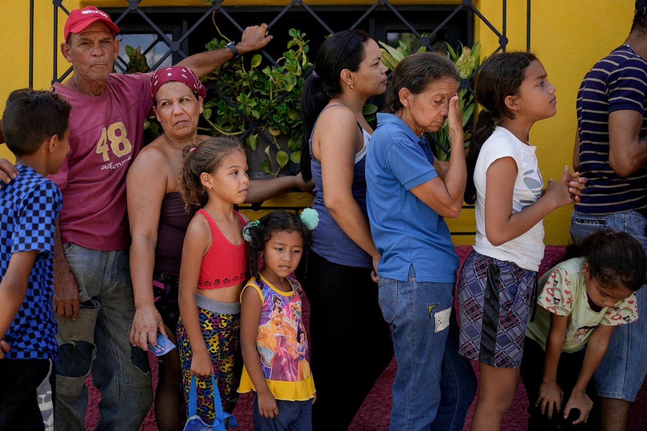 Survivors of Venezuelan mudslide bury dead, look for missing