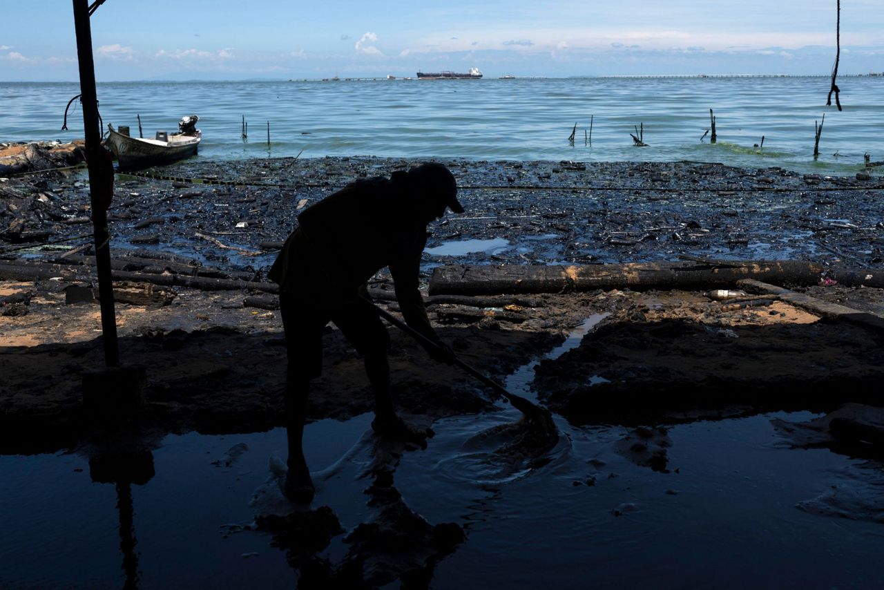 Pollution in Venezuela's Lake Maracaibo threatens life in one of the ...