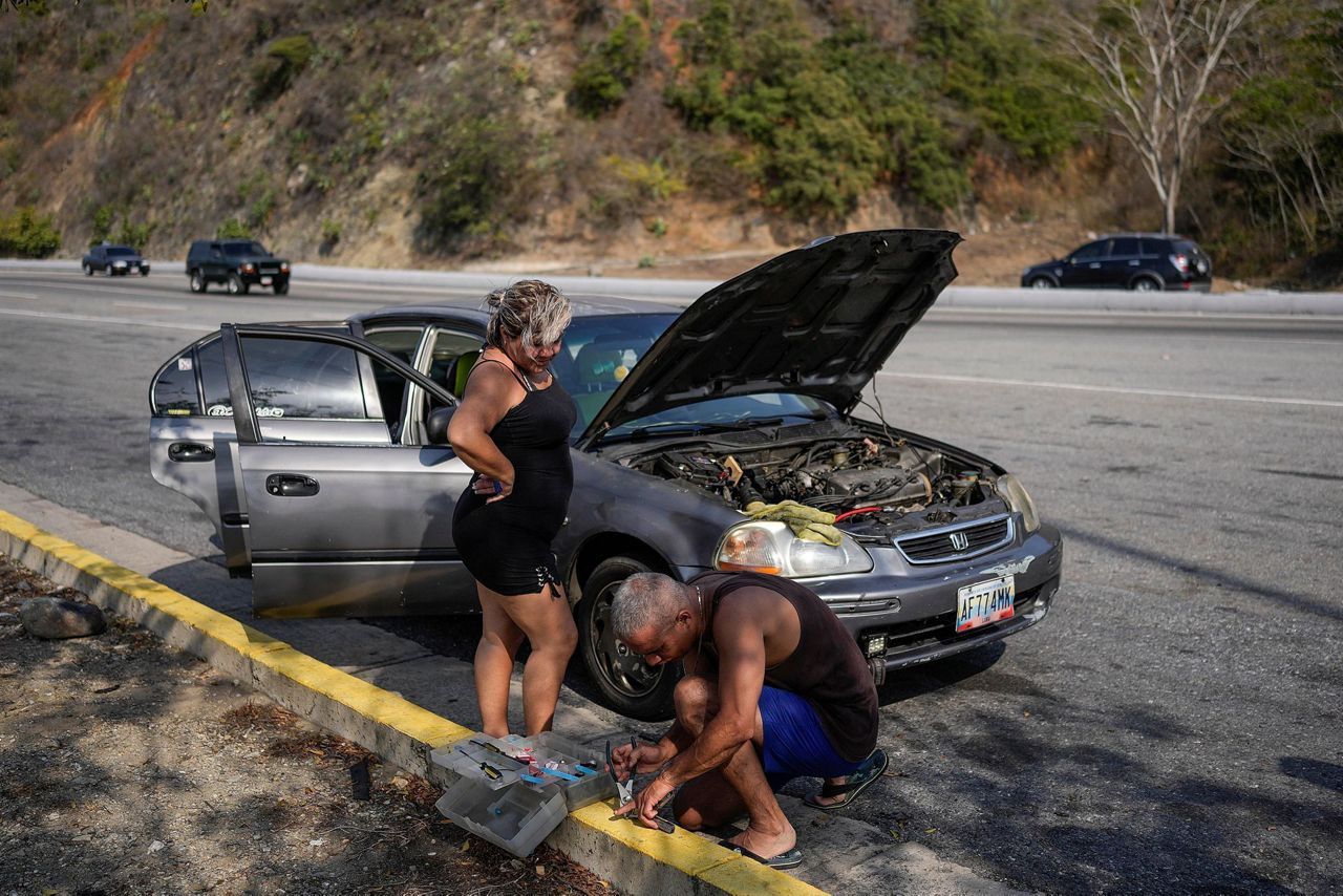 On Venezuelan roads, old cars prevail, break down everywhere