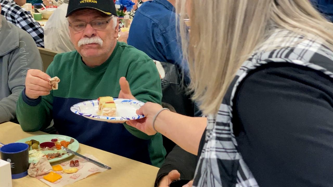 Vets & Friends serves up free meals for veterans