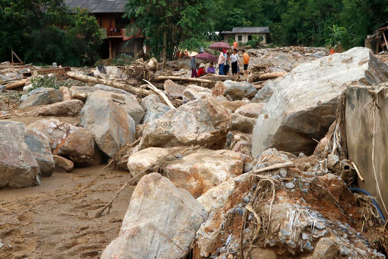 Vietnam flooding kills 20, leaves over a dozen missing