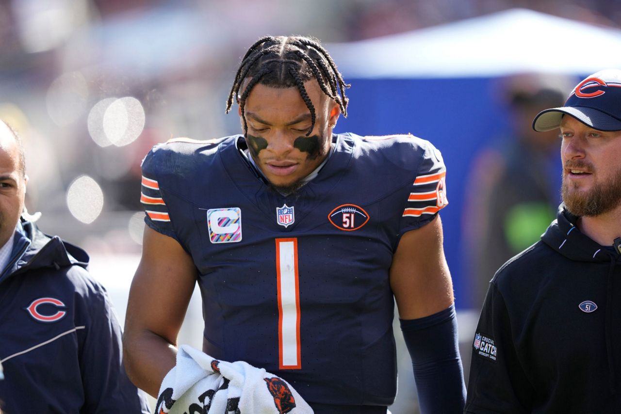 Chicago Bears QB Justin Fields leaves game against Vikings with right ...