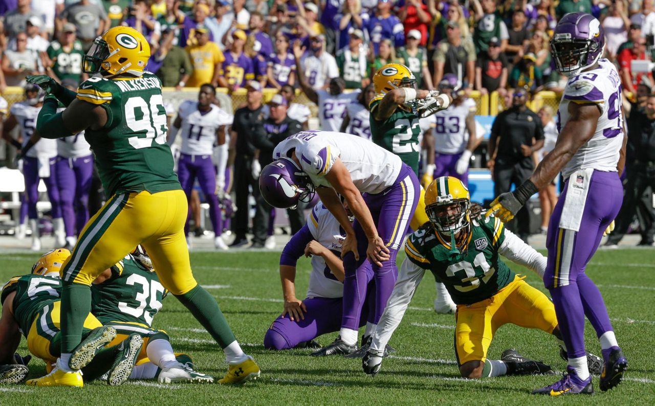 Vikings cut rookie kicker Carlson after 3 missed FGs in tie