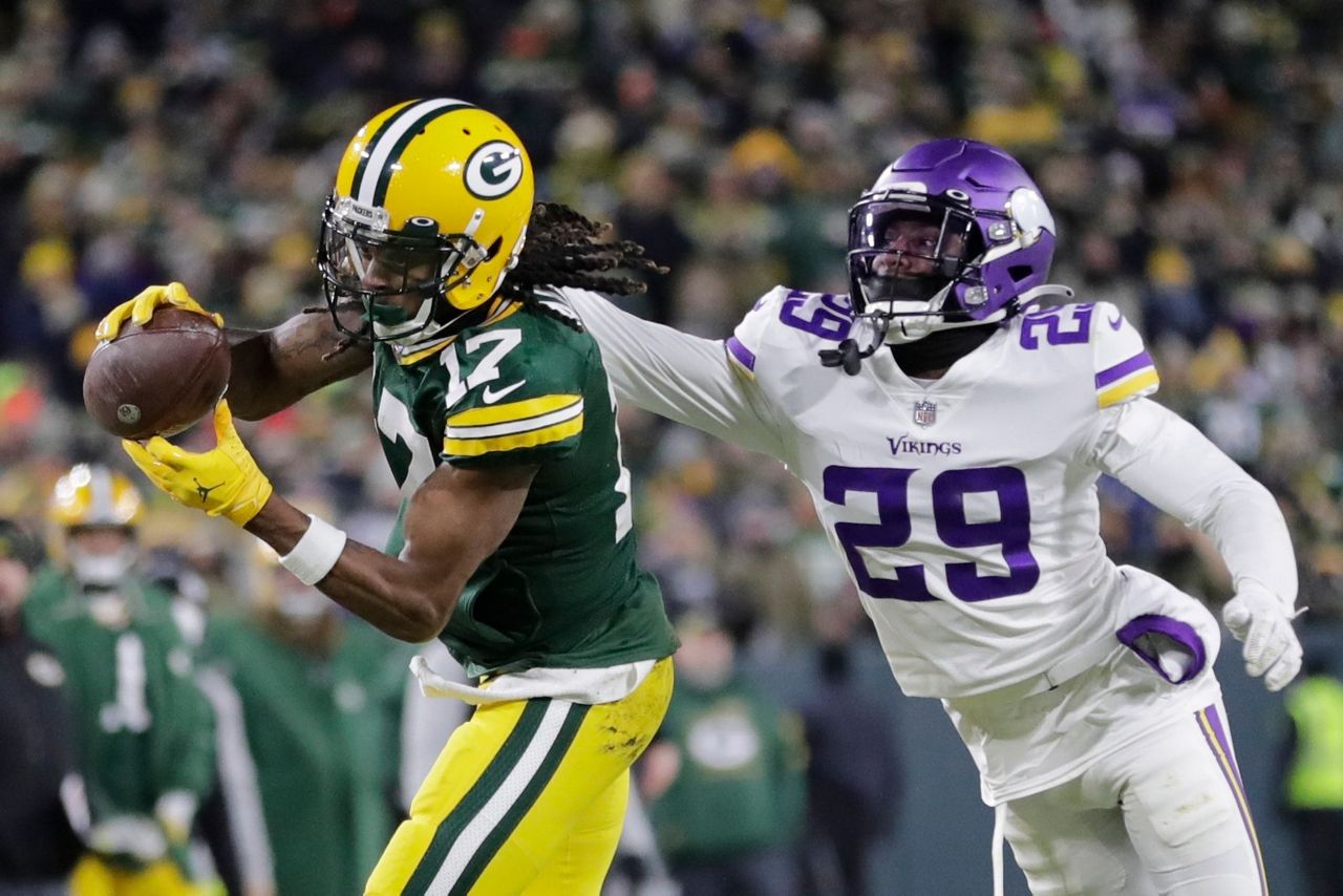 Packers rout Vikings 37-10 in cold to take NFC's No. 1 seed