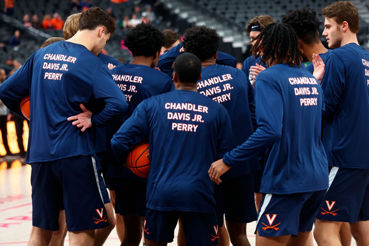 Virginia basketball back on court, honors shooting victims