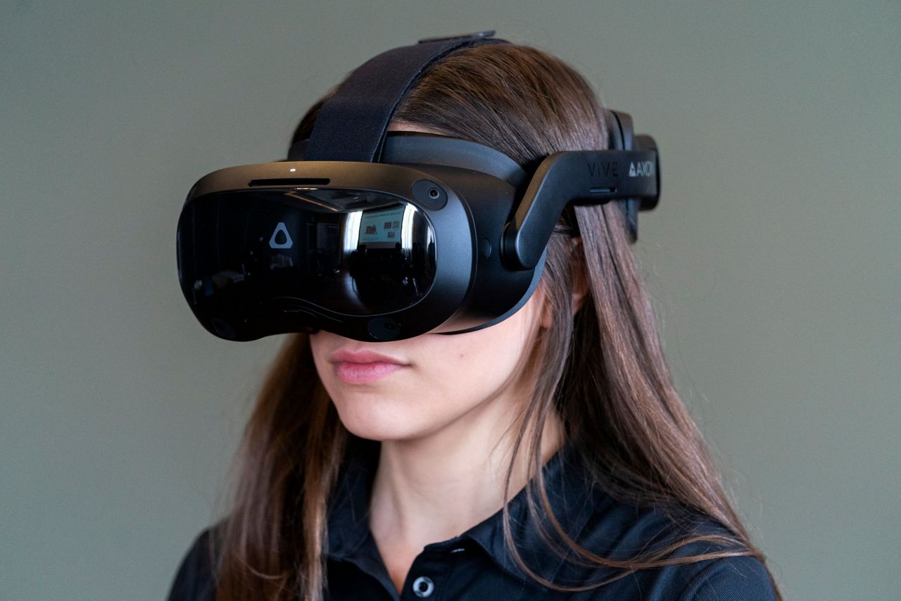 Virtual reality brings portable Taser training to police