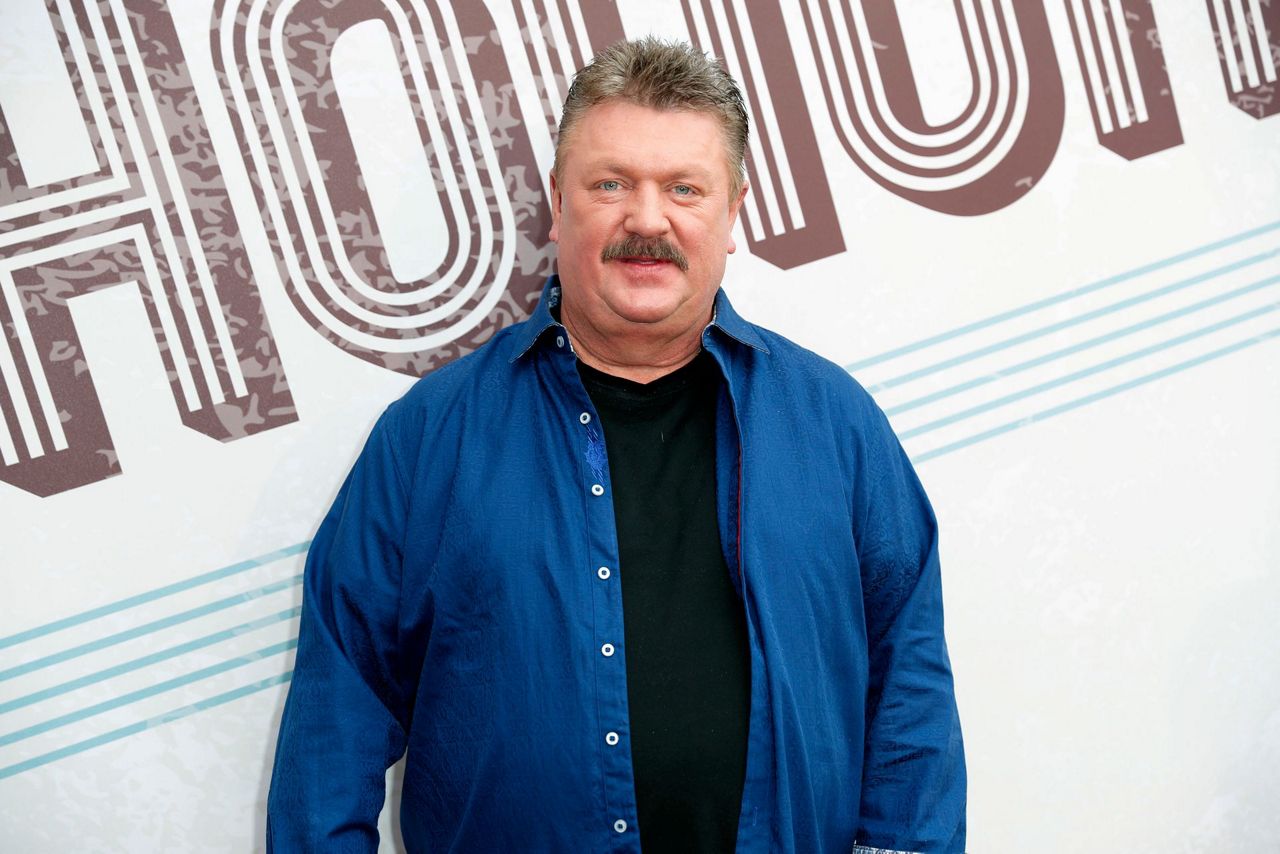 Country singer Joe Diffie dies of coronavirus complications