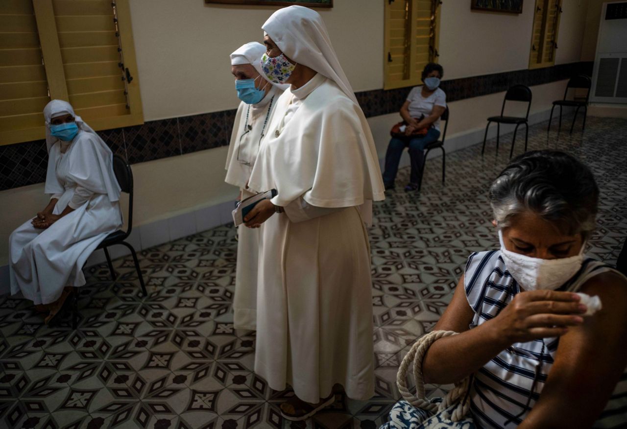 Virus slams Cuba as it races to roll out its new vaccines