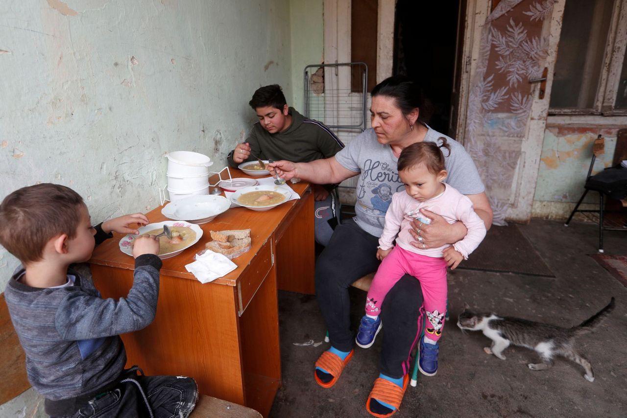 Hungary's poor Roma children struggle with digital education