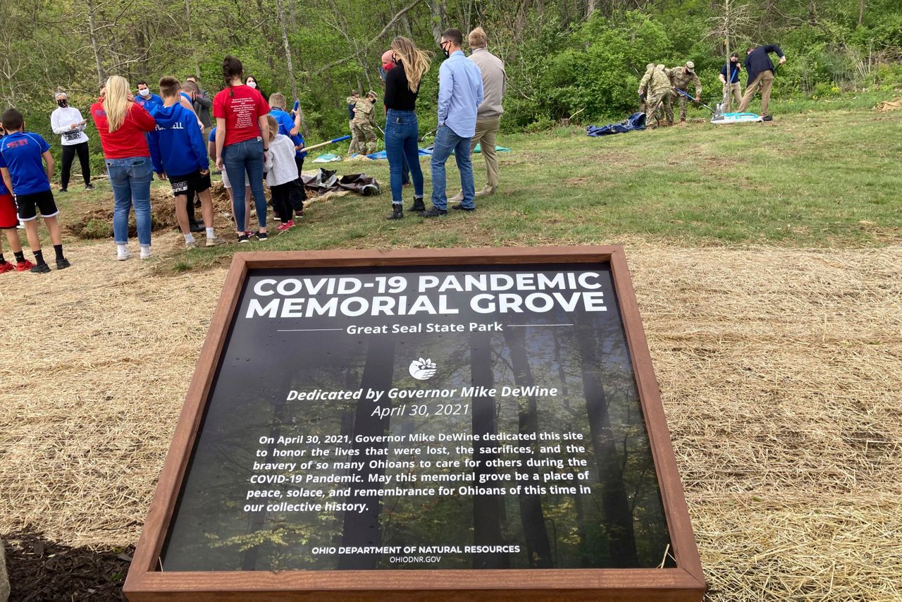US memorials to victims of COVID-19 pandemic taking shape