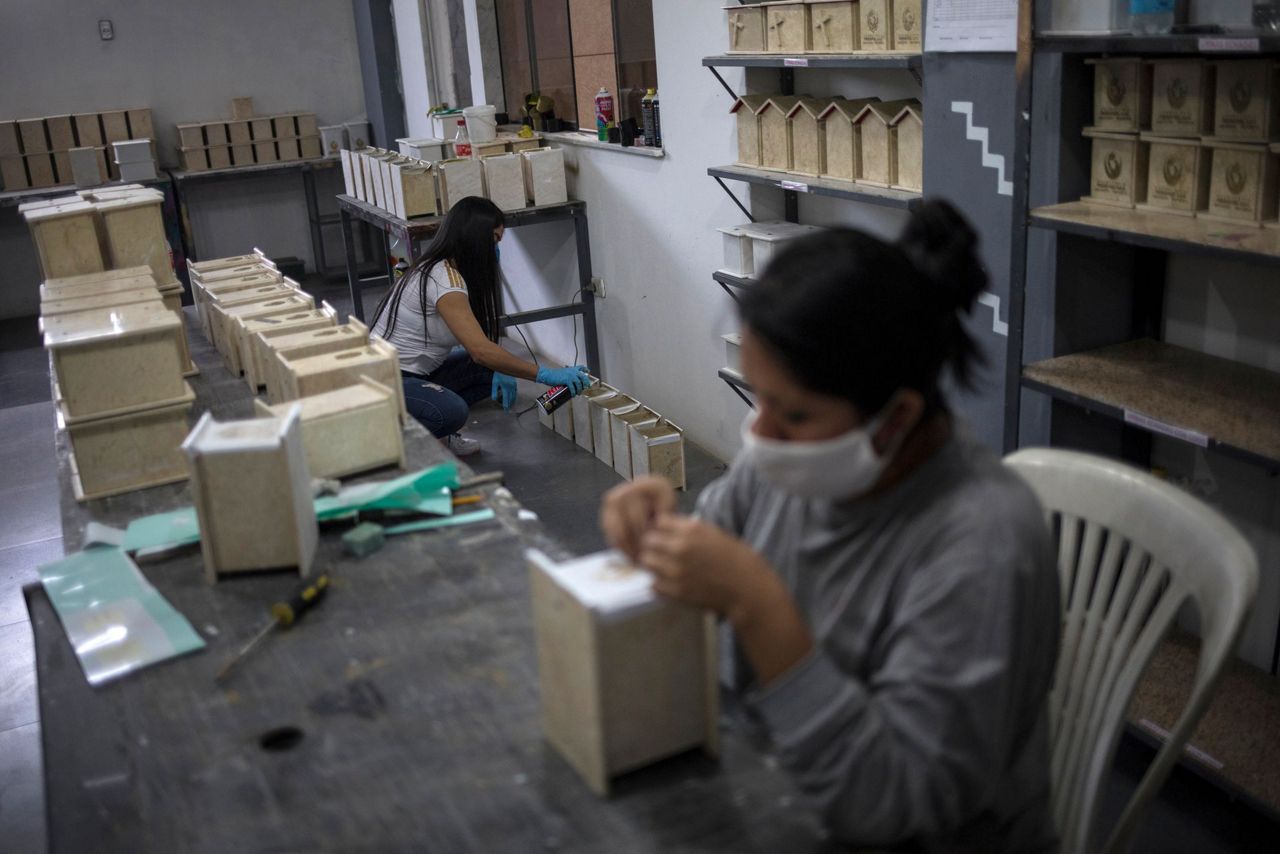 Rites surrounding death change as coronavirus ravages Peru