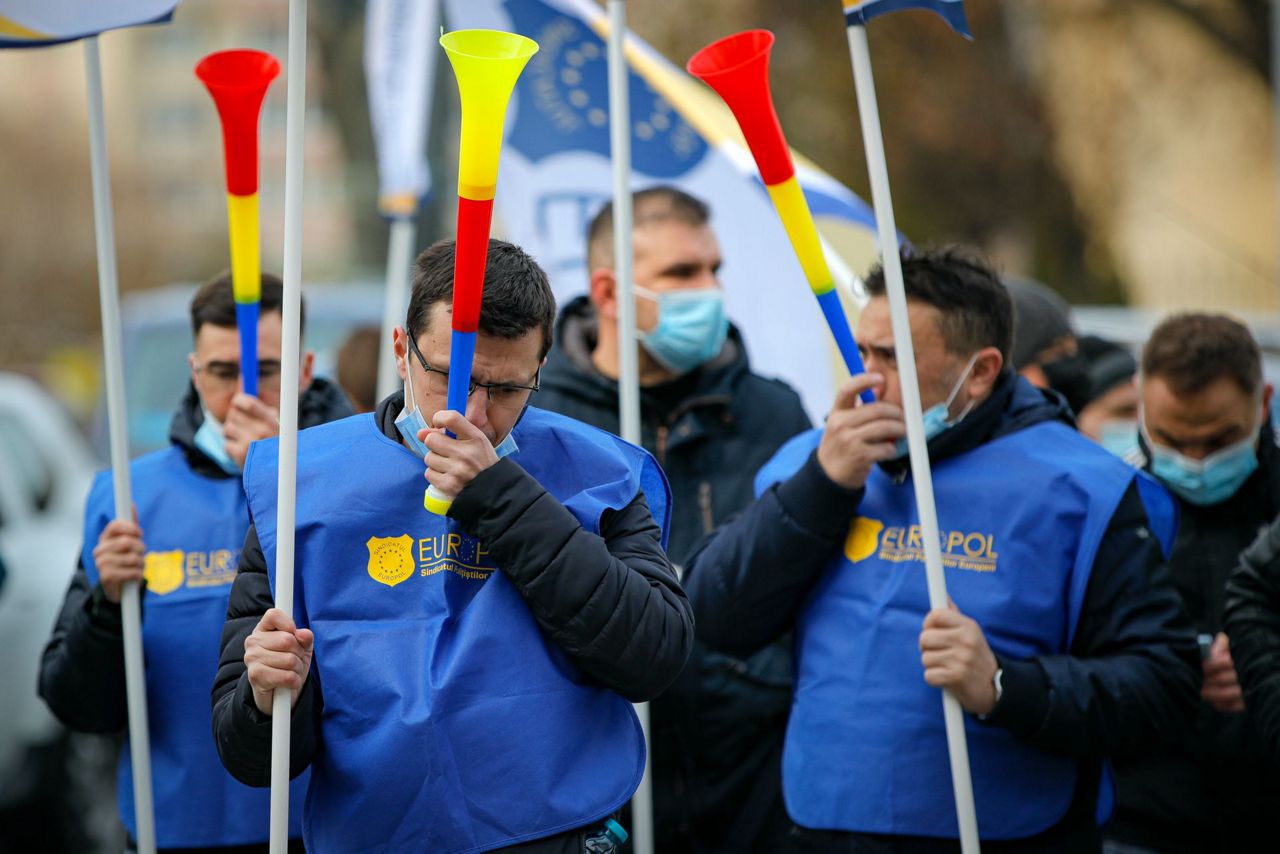 Romanian police protest cutbacks, poor conditions