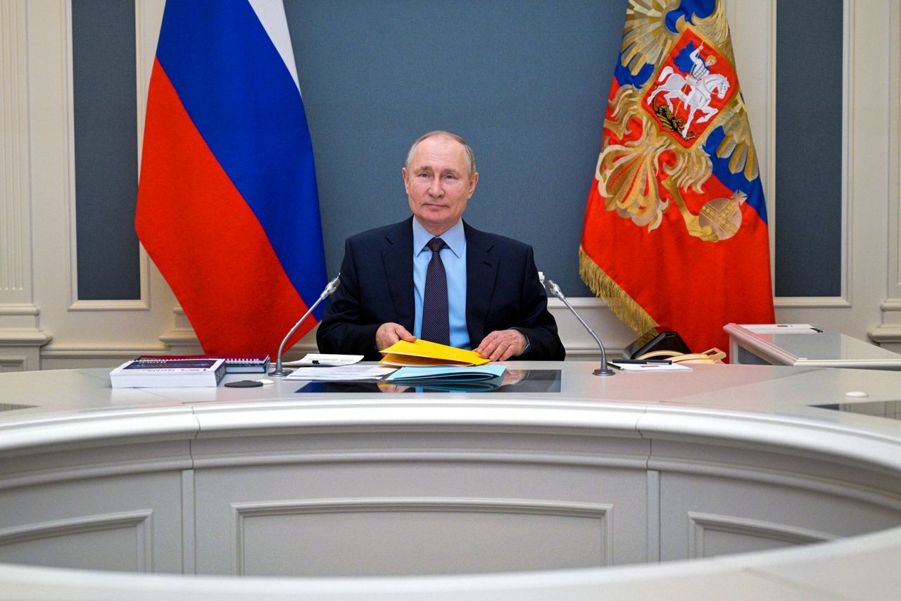 Russian President Putin gets 2nd COVID-19 vaccine shot