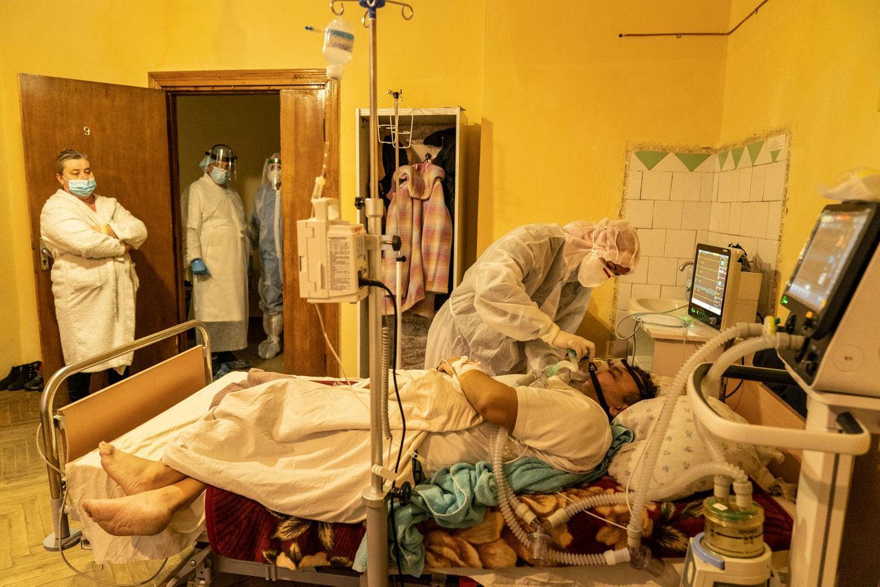 AP PHOTOS: Ukraine's hospitals grapple with COVID-19 surge