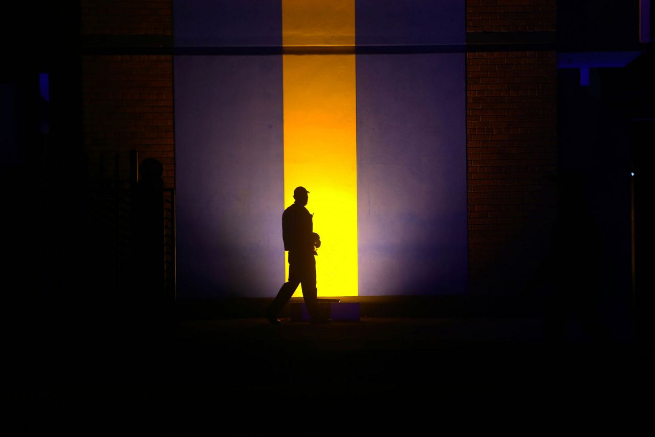 Zimbabwe's security guards have lonely jobs, but get paid