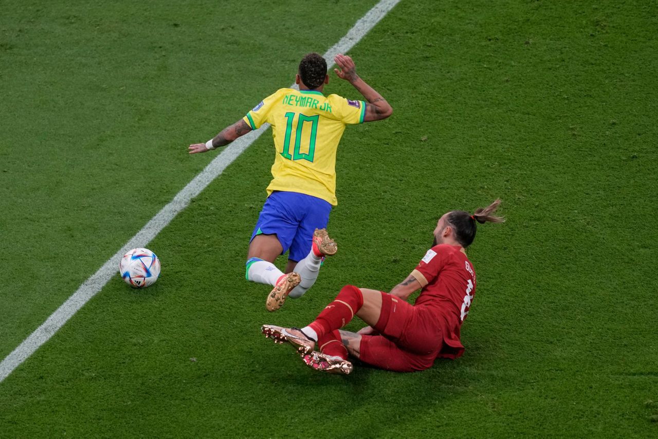Neymar continues ankle treatment in pool at the World Cup