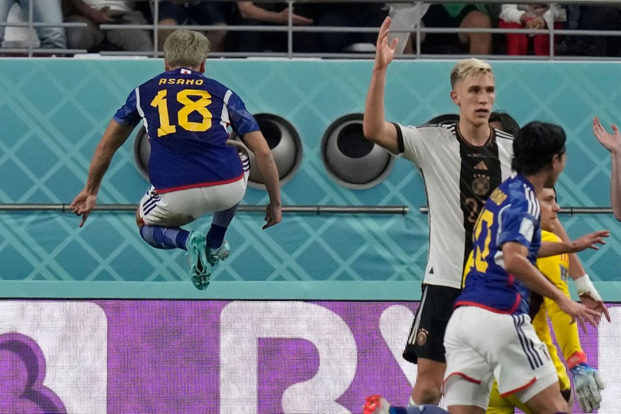 Japan gets 2 late goals to beat Germany 2-1 at World Cup