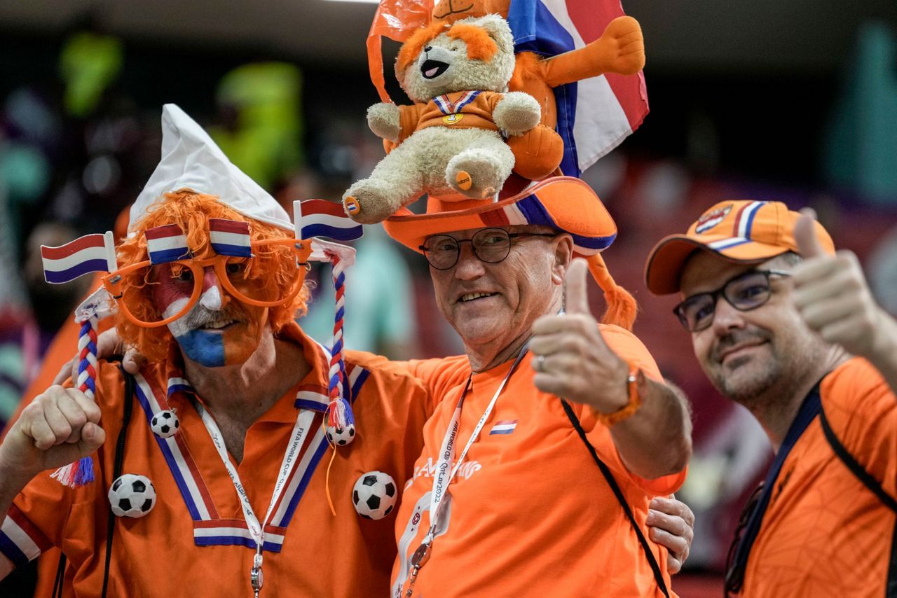 Netherlands beats host Qatar 2-0 to advance at World Cup