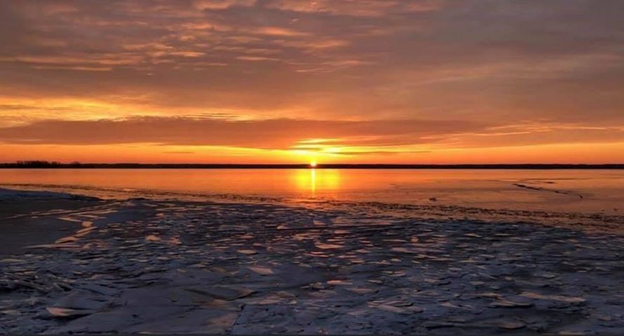 Why do we see vibrant colors at sunrise and sunset?