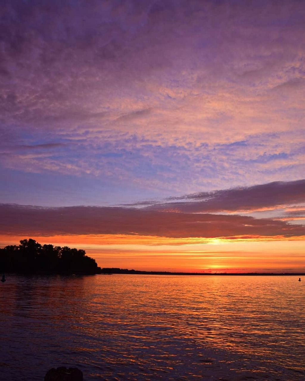 Why do we see vibrant colors at sunrise and sunset?
