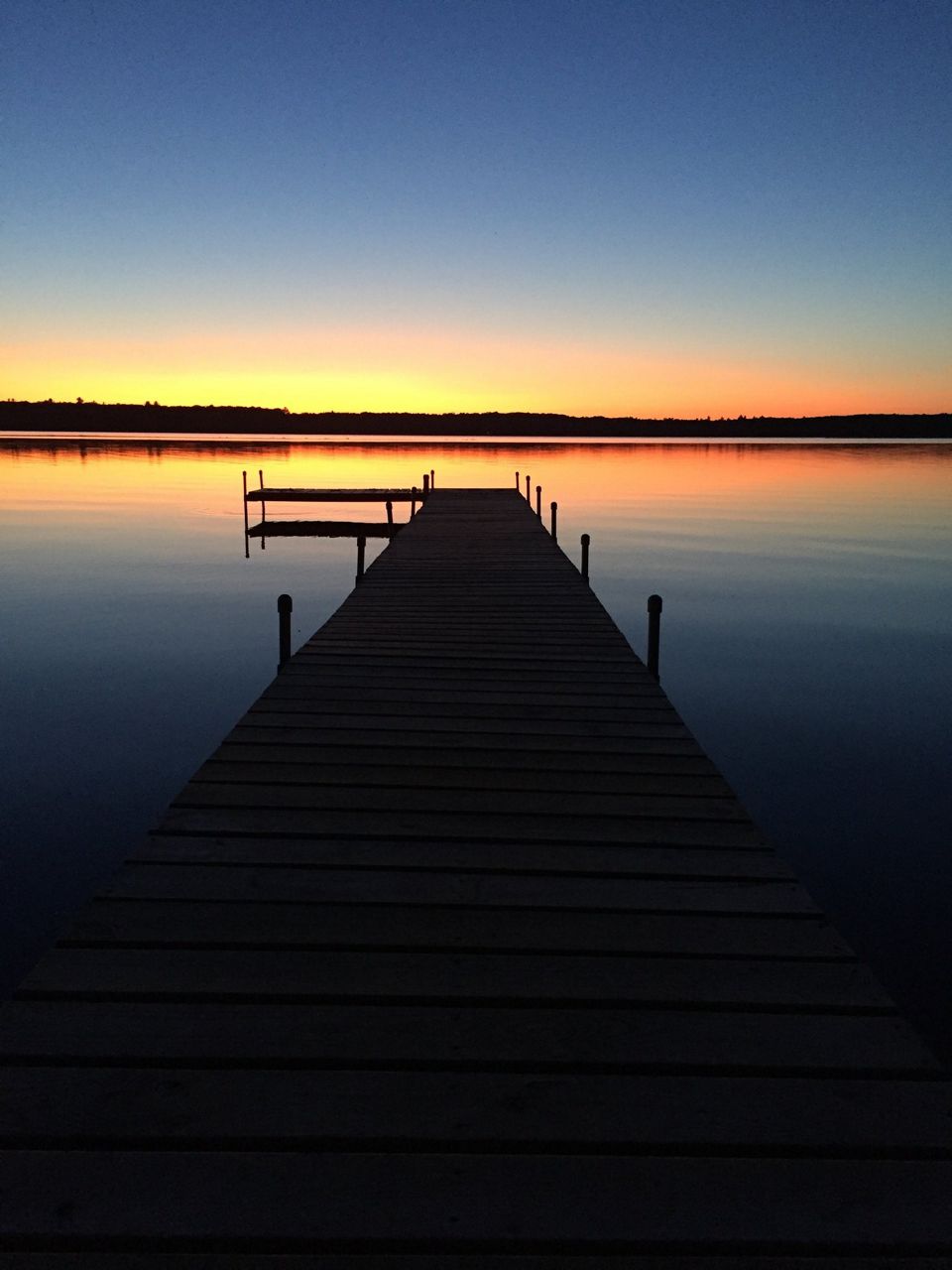 Why do we see vibrant colors at sunrise and sunset?