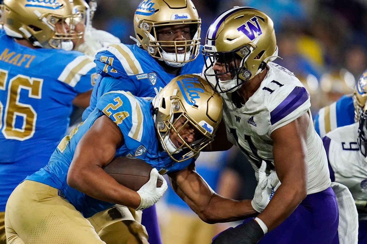 Thompson-Robinson leads UCLA past No. 15 Washington, 40-32