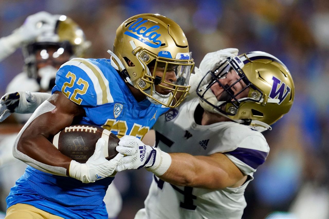 Thompson-Robinson leads UCLA past No. 15 Washington, 40-32
