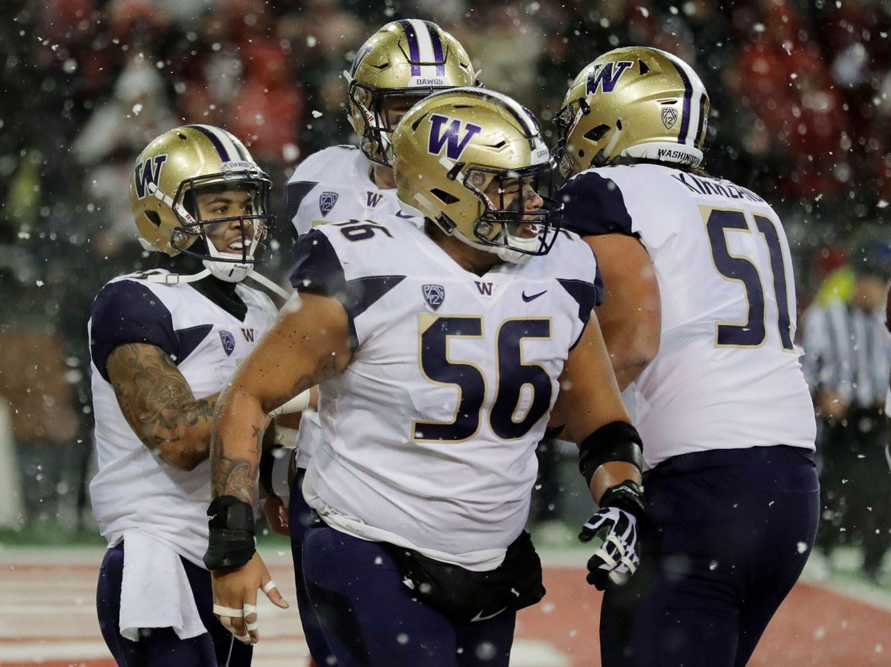 Snow Dawgs: No. 16 Washington topples No. 7 Wazzu 28-15