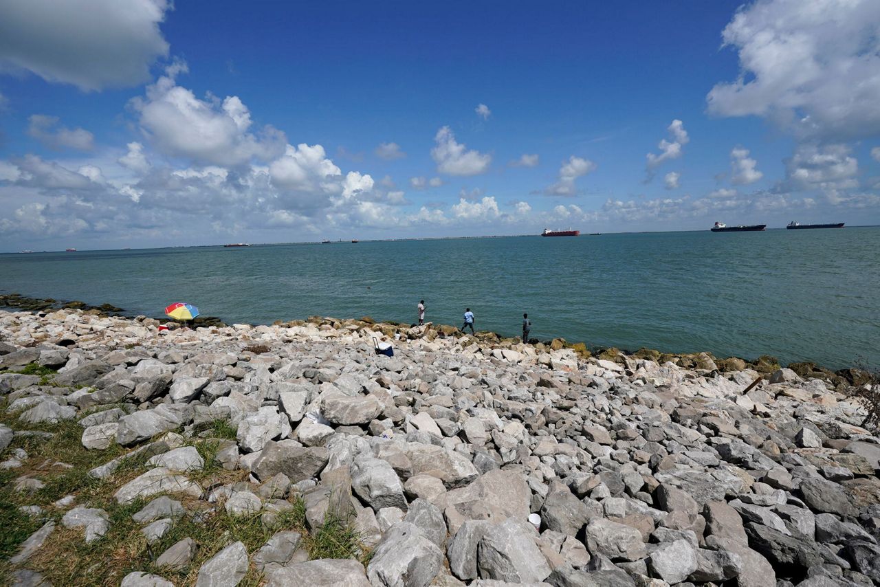 House advances giant Texas storm surge project in water bill