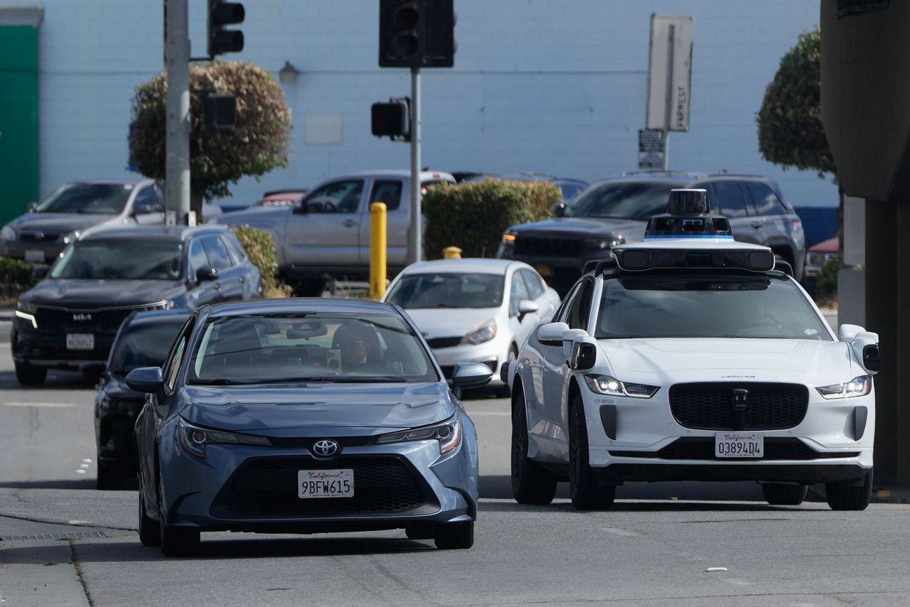 California police pull over a self-driving Waymo for an illegal U-turn ...